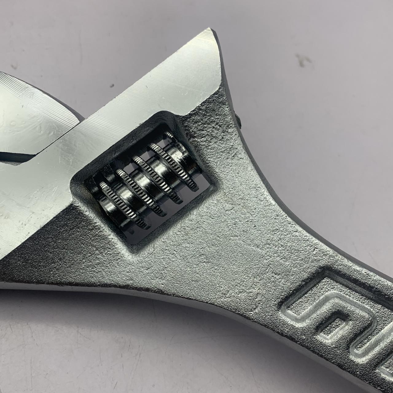 Mỏ lết 18inch 450mm bằng thép các bon C45 Total THT1010183